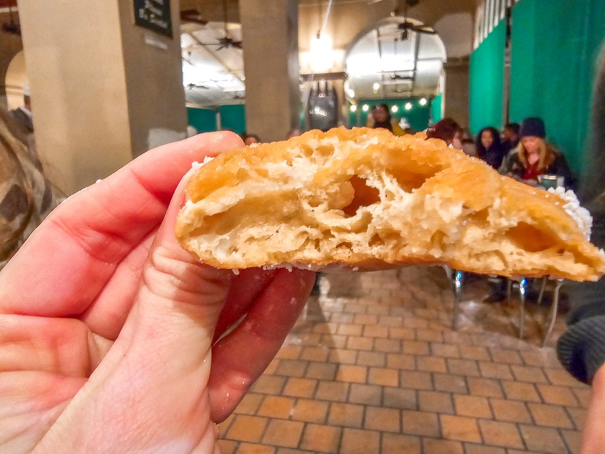 Café du Monde vs Café Beignet [Best Beignets in NOLA]